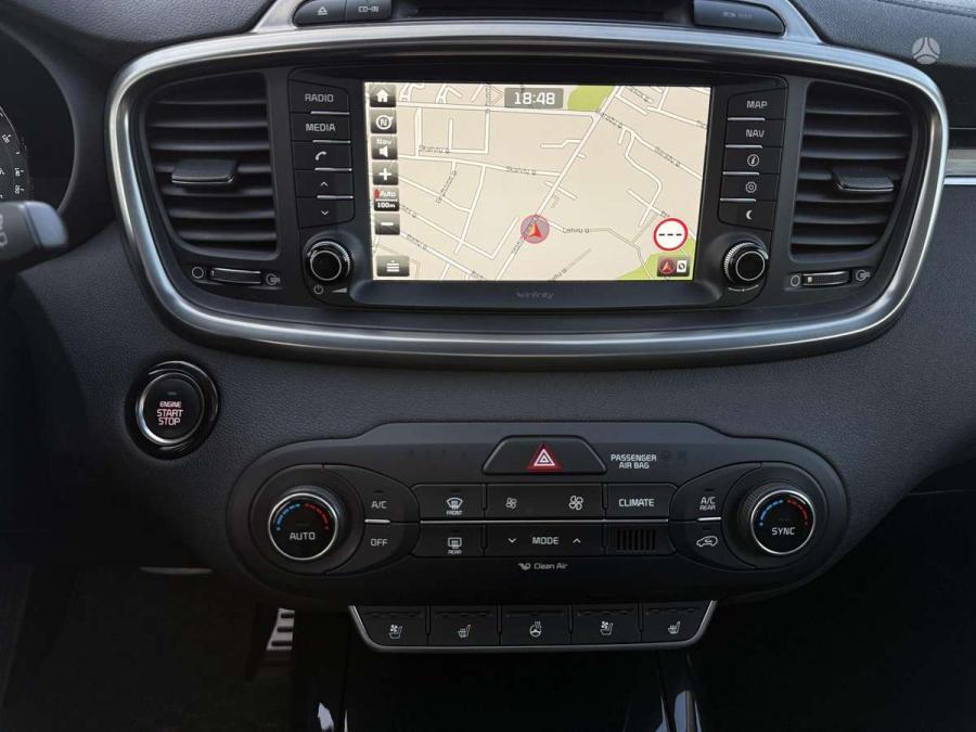 Black Kia Sorento 2015 in Siauliai, with an engine capacity of 2.20 L and mileage of 248 thousand km for 15950 €, photo 34 on AUTOMOTO.COM.LV