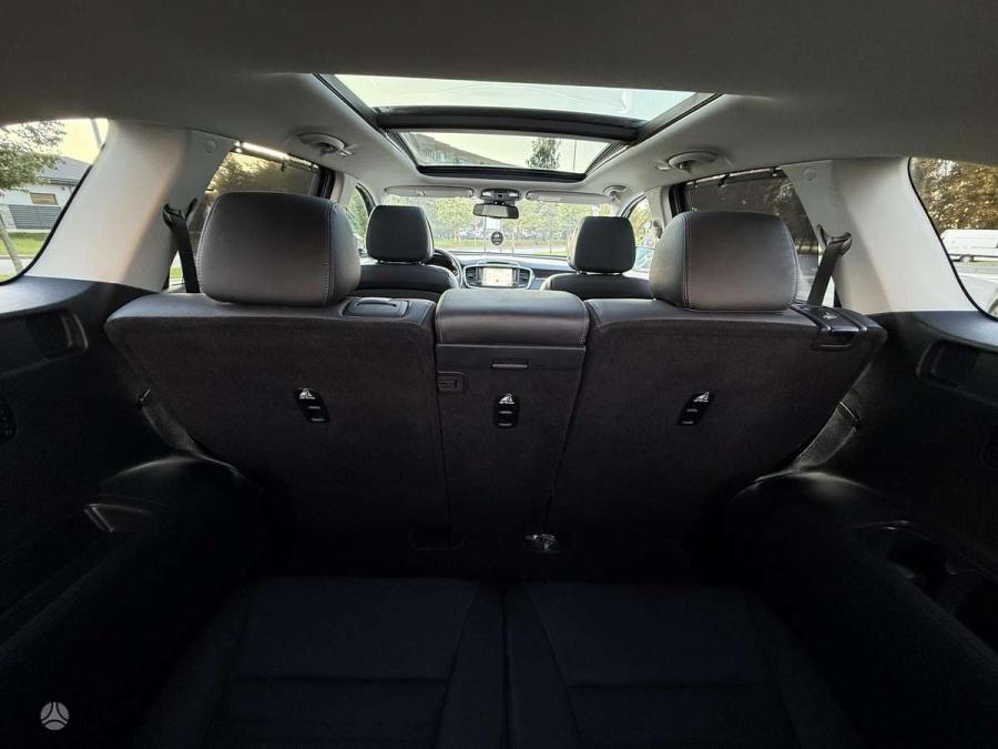 Black Kia Sorento 2015 in Siauliai, with an engine capacity of 2.20 L and mileage of 248 thousand km for 15950 €, photo 36 on AUTOMOTO.COM.LV