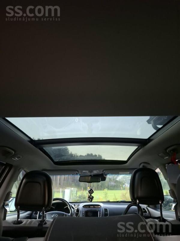 Black Kia Sorento 2015 in Riga, with an engine capacity of 2.20 L and mileage of 295 thousand km for 10700 €, photo 5 on AUTOMOTO.COM.LV