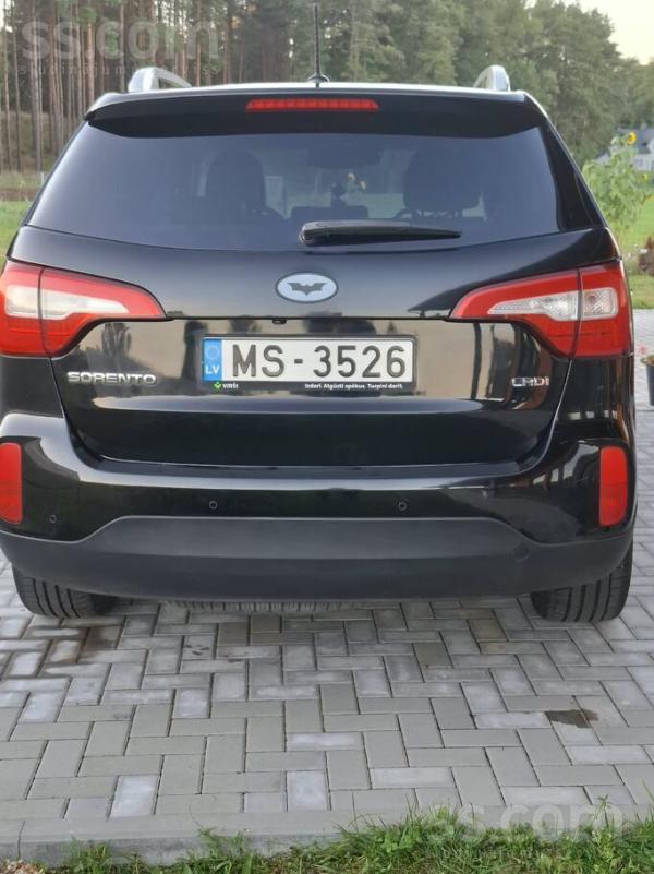 Black Kia Sorento 2015 in Riga, with an engine capacity of 2.20 L and mileage of 295 thousand km for 10700 €, photo 7 on AUTOMOTO.COM.LV