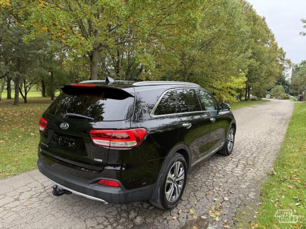 Black Kia Sorento 2015 in Kaunas, with an engine capacity of 2.20 L and mileage of 219 thousand km for 13950 €, photo 4 on AUTOMOTO.COM.LV