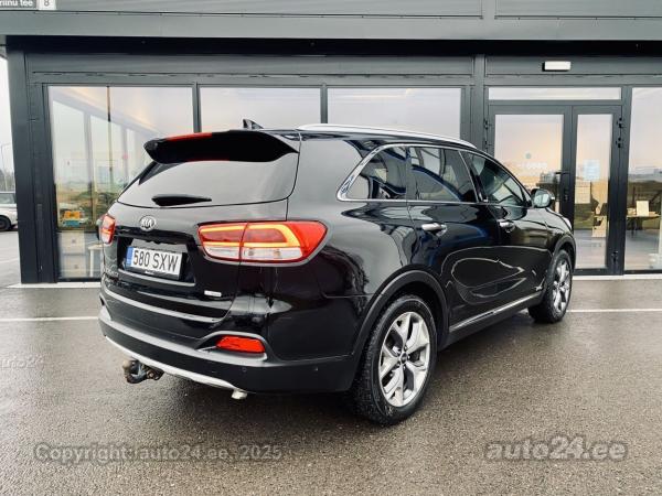 Black Kia Sorento 2016 in Tallinn, with an engine capacity of 2.20 L and mileage of 258 thousand km for 15900 €, photo 3 on AUTOMOTO.COM.LV