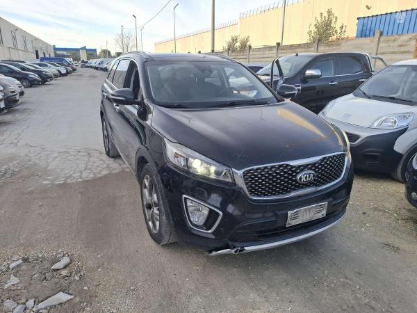 Black Kia Sorento 2016 in Kaunas, with an engine capacity of 2.20 L and mileage of 231 thousand km for 9500 €, photo 2 on AUTOMOTO.COM.LV