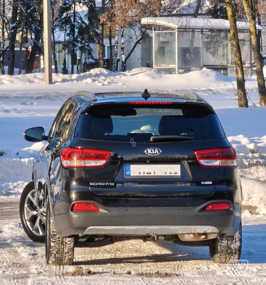Black Kia Sorento 2016 in Vilnius, with an engine capacity of 2.20 L and mileage of 183 thousand km for 17303 €, photo 6 on AUTOMOTO.COM.LV