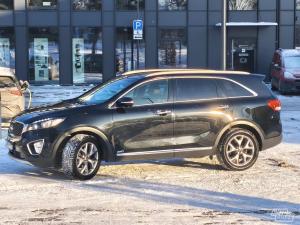 Black Kia Sorento 2016 in Vilnius, with an engine capacity of 2.20 L and mileage of 183 thousand km for 13613 €, photo 4 on AUTOMOTO.COM.LV