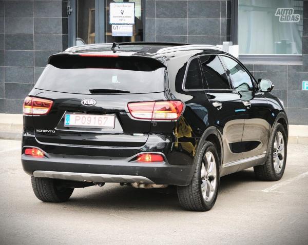 Black Kia Sorento 2016 in Vilnius, with an engine capacity of 2.20 L and mileage of 183 thousand km for 16300 €, photo 8 on AUTOMOTO.COM.LV