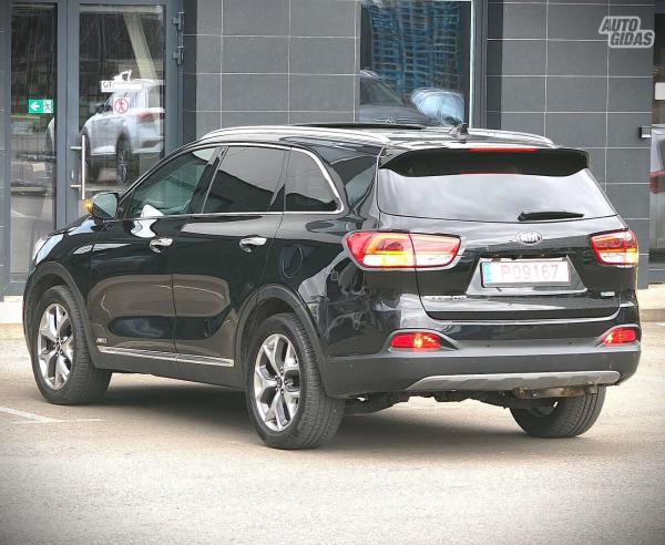 Black Kia Sorento 2016 in Vilnius, with an engine capacity of 2.20 L and mileage of 183 thousand km for 14950 €, photo 10 on AUTOMOTO.COM.LV