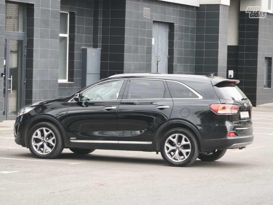 Black Kia Sorento 2016 in Vilnius, with an engine capacity of 2.20 L and mileage of 183 thousand km for 14950 €, photo 13 on AUTOMOTO.COM.LV