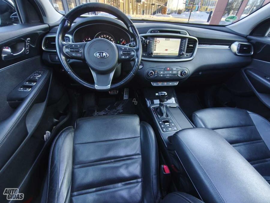 Black Kia Sorento 2016 in Vilnius, with an engine capacity of 2.20 L and mileage of 183 thousand km for 14950 €, photo 15 on AUTOMOTO.COM.LV