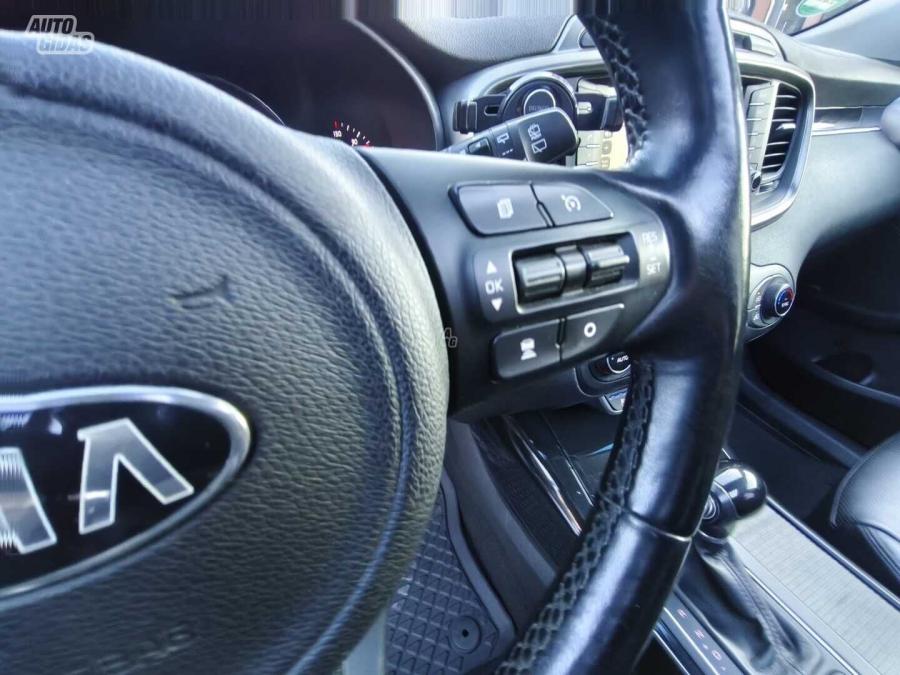 Black Kia Sorento 2016 in Vilnius, with an engine capacity of 2.20 L and mileage of 183 thousand km for 14950 €, photo 18 on AUTOMOTO.COM.LV