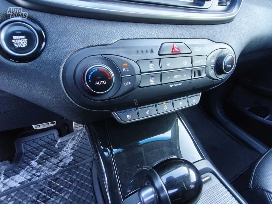 Black Kia Sorento 2016 in Vilnius, with an engine capacity of 2.20 L and mileage of 183 thousand km for 14950 €, photo 20 on AUTOMOTO.COM.LV