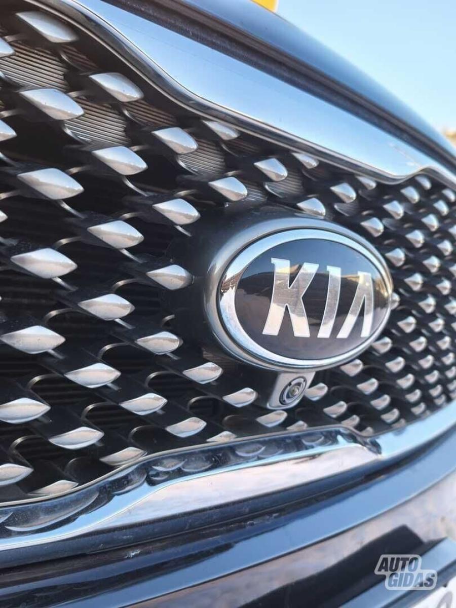 Black Kia Sorento 2016 in Vilnius, with an engine capacity of 2.20 L and mileage of 183 thousand km for 14950 €, photo 31 on AUTOMOTO.COM.LV