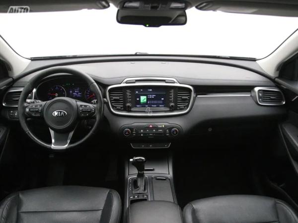 Black Kia Sorento 2016 in Vilnius, with an engine capacity of 2.20 L and mileage of 268 thousand km for 13399 €, photo 2 on AUTOMOTO.COM.LV