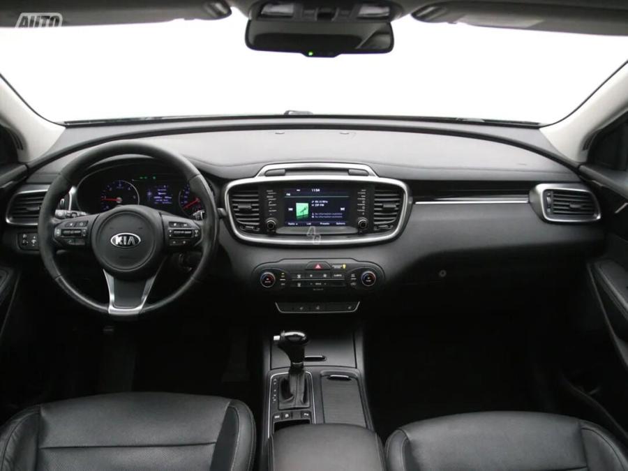 Black Kia Sorento 2016 in Vilnius, with an engine capacity of 2.20 L and mileage of 268 thousand km for 13399 €, photo 3 on AUTOMOTO.COM.LV