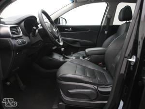 Black Kia Sorento 2016 in Vilnius, with an engine capacity of 2.20 L and mileage of 268 thousand km for 13399 €, photo 5 on AUTOMOTO.COM.LV