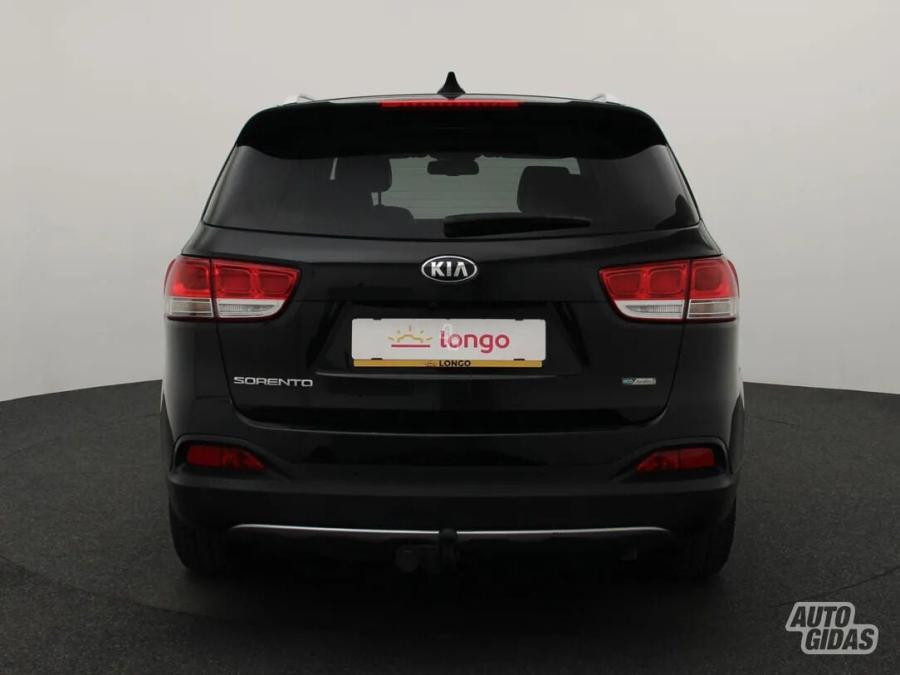 Black Kia Sorento 2016 in Vilnius, with an engine capacity of 2.20 L and mileage of 268 thousand km for 13399 €, photo 6 on AUTOMOTO.COM.LV