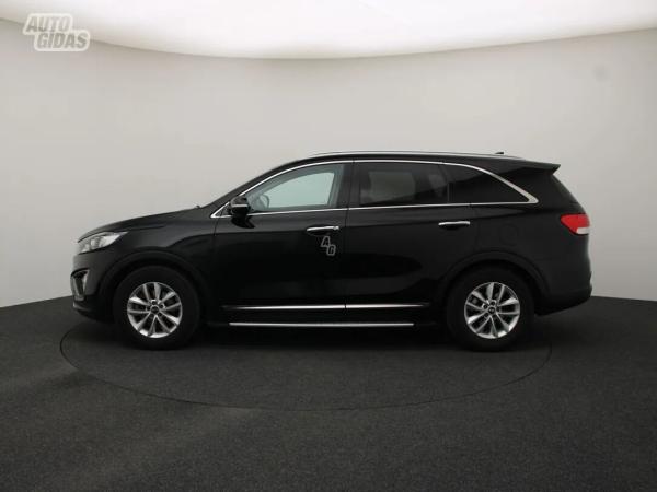 Black Kia Sorento 2016 in Vilnius, with an engine capacity of 2.20 L and mileage of 268 thousand km for 13399 €, photo 6 on AUTOMOTO.COM.LV