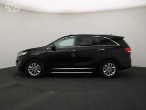 Black Kia Sorento 2016 in Vilnius, with an engine capacity of 2.20 L and mileage of 268 thousand km for 13399 €, photo 7 on AUTOMOTO.COM.LV