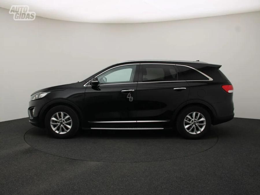 Black Kia Sorento 2016 in Vilnius, with an engine capacity of 2.20 L and mileage of 268 thousand km for 13399 €, photo 7 on AUTOMOTO.COM.LV