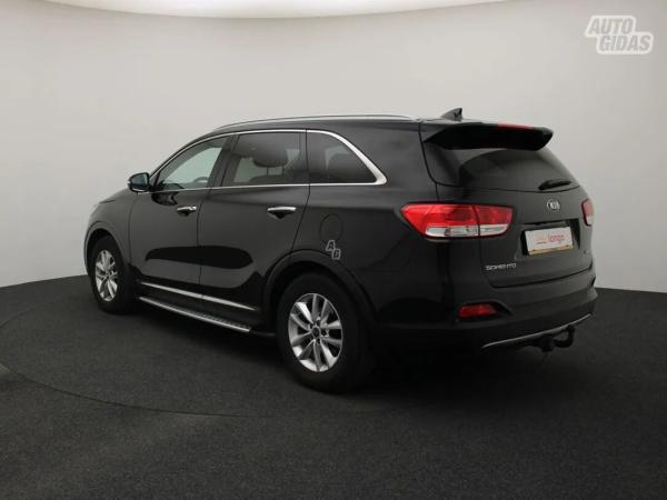 Black Kia Sorento 2016 in Vilnius, with an engine capacity of 2.20 L and mileage of 268 thousand km for 13399 €, photo 7 on AUTOMOTO.COM.LV