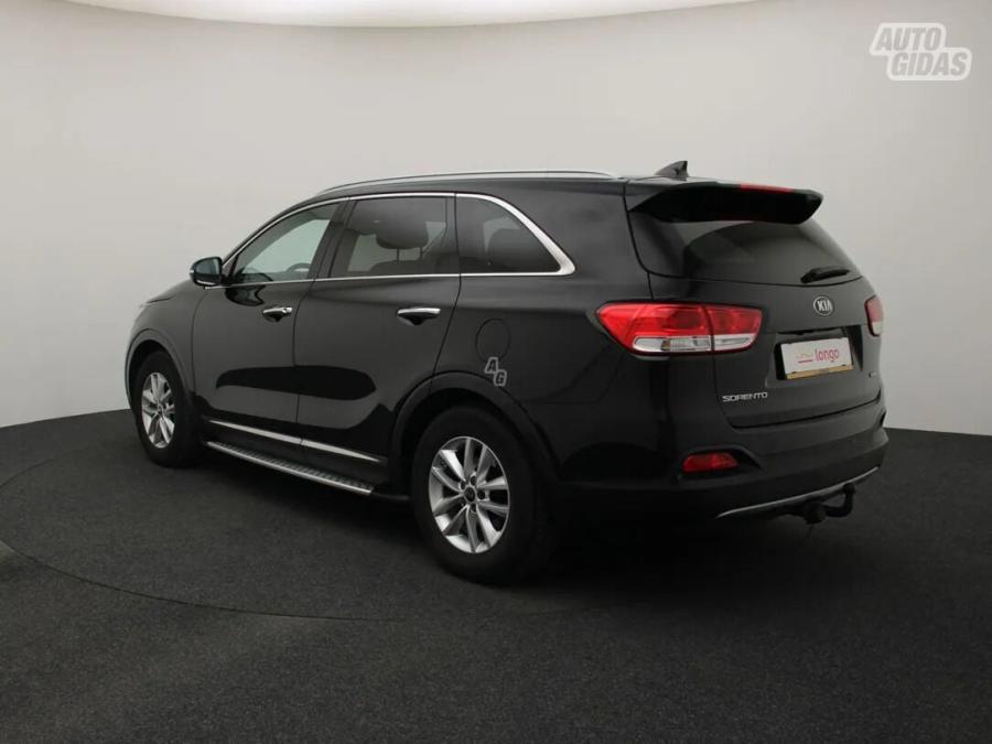 Black Kia Sorento 2016 in Vilnius, with an engine capacity of 2.20 L and mileage of 268 thousand km for 13399 €, photo 8 on AUTOMOTO.COM.LV