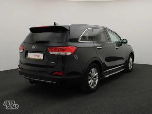 Black Kia Sorento 2016 in Vilnius, with an engine capacity of 2.20 L and mileage of 268 thousand km for 13399 €, photo 9 on AUTOMOTO.COM.LV
