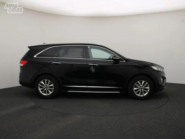 Black Kia Sorento 2016 in Vilnius, with an engine capacity of 2.20 L and mileage of 268 thousand km for 13399 €, photo 9 on AUTOMOTO.COM.LV