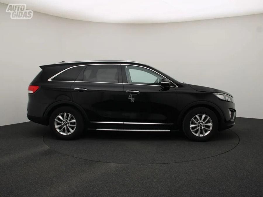 Black Kia Sorento 2016 in Vilnius, with an engine capacity of 2.20 L and mileage of 268 thousand km for 13399 €, photo 10 on AUTOMOTO.COM.LV