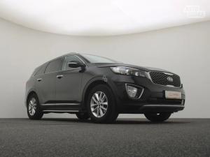 Black Kia Sorento 2016 in Vilnius, with an engine capacity of 2.20 L and mileage of 268 thousand km for 13399 €, photo 12 on AUTOMOTO.COM.LV