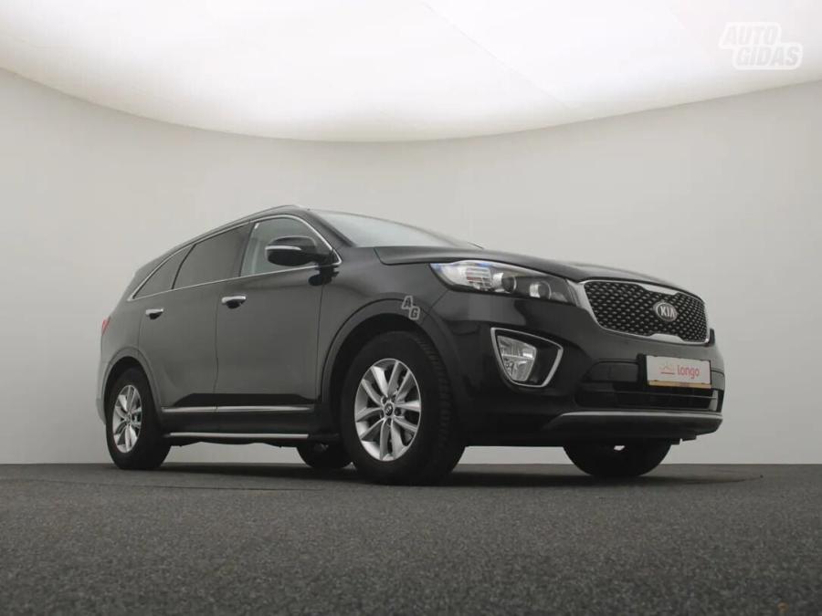 Black Kia Sorento 2016 in Vilnius, with an engine capacity of 2.20 L and mileage of 268 thousand km for 13399 €, photo 12 on AUTOMOTO.COM.LV