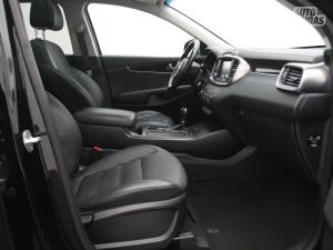 Black Kia Sorento 2016 in Vilnius, with an engine capacity of 2.20 L and mileage of 268 thousand km for 13399 €, photo 15 on AUTOMOTO.COM.LV