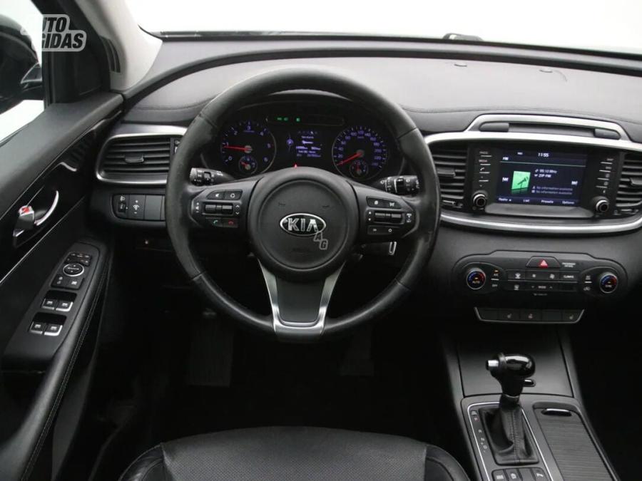 Black Kia Sorento 2016 in Vilnius, with an engine capacity of 2.20 L and mileage of 268 thousand km for 13399 €, photo 19 on AUTOMOTO.COM.LV