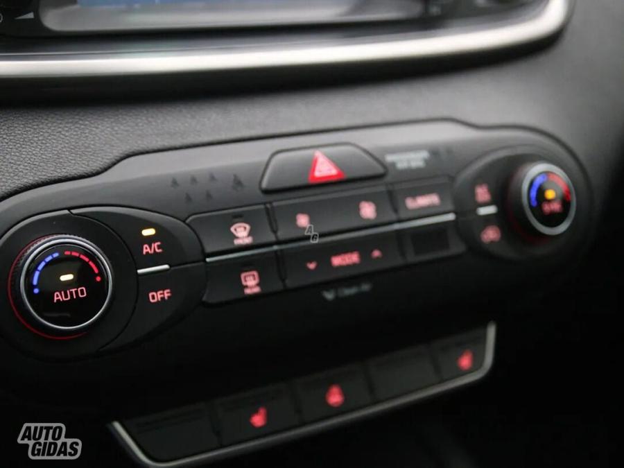 Black Kia Sorento 2016 in Vilnius, with an engine capacity of 2.20 L and mileage of 268 thousand km for 13399 €, photo 22 on AUTOMOTO.COM.LV
