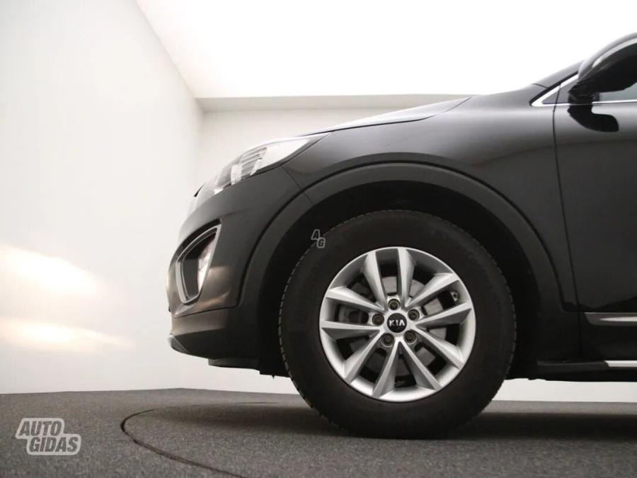 Black Kia Sorento 2016 in Vilnius, with an engine capacity of 2.20 L and mileage of 268 thousand km for 13399 €, photo 29 on AUTOMOTO.COM.LV