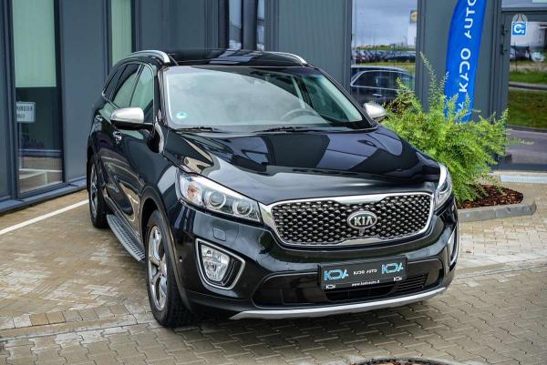 Black Kia Sorento 2016 in Kaunas, with an engine capacity of 2.20 L and mileage of 163 thousand km for 15950 €, photo 2 on AUTOMOTO.COM.LV