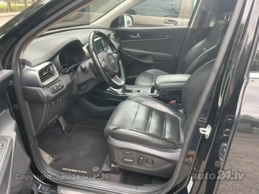 Melns Kia Sorento 2016 Tallina, ar dzinēja tilpumu 2.20 L un nobraukumu 141 tūkst. km par 18490 €, foto 6 vietnē AUTOMOTO.COM.LV