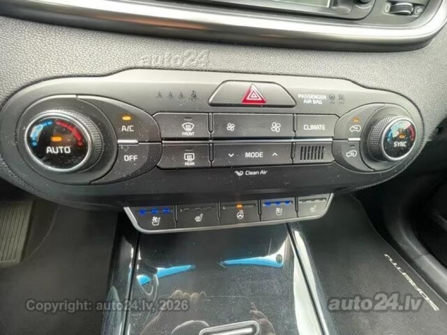 Melns Kia Sorento 2016 Tallina, ar dzinēja tilpumu 2.20 L un nobraukumu 141 tūkst. km par 18490 €, foto 15 vietnē AUTOMOTO.COM.LV
