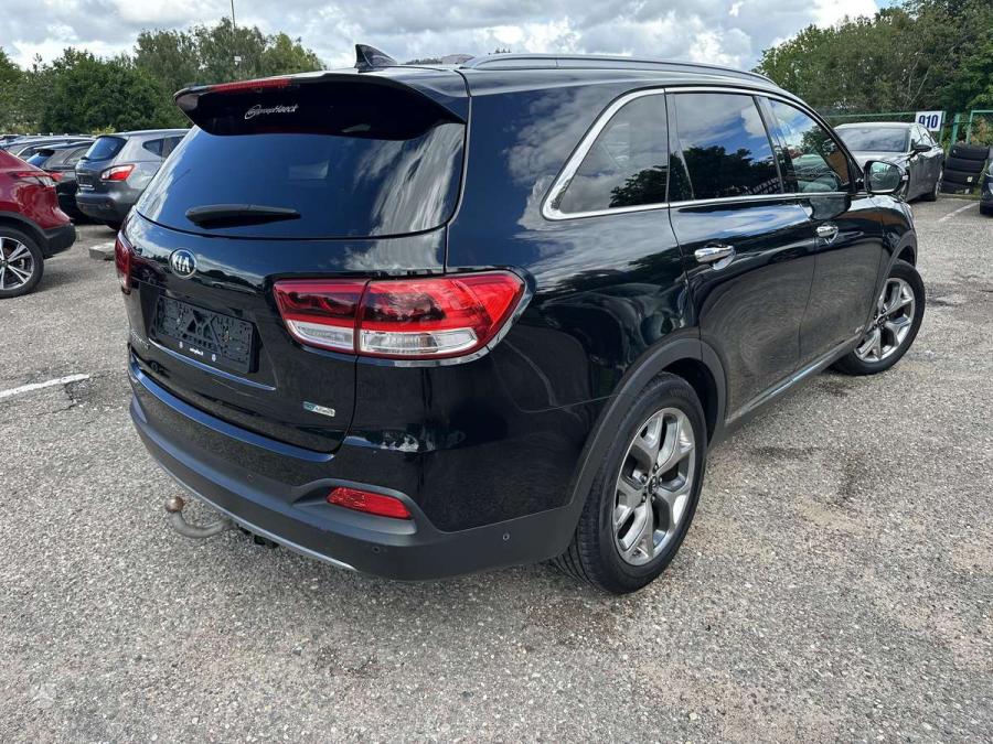 Melns Kia Sorento 2016 Alīta, ar dzinēja tilpumu 2.20 L un nobraukumu 188 tūkst. km par 15400 €, foto 5 vietnē AUTOMOTO.COM.LV
