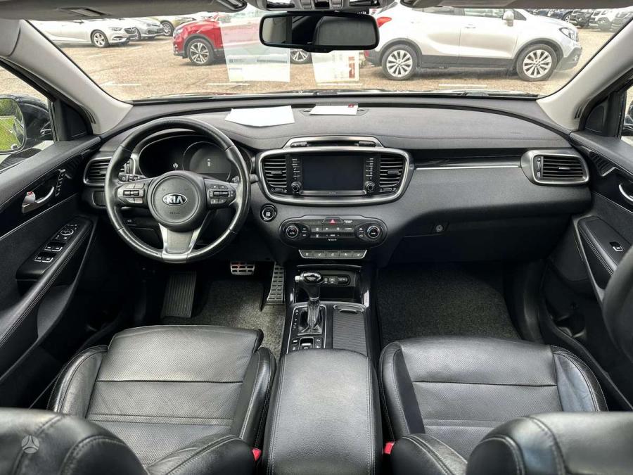 Melns Kia Sorento 2016 Alīta, ar dzinēja tilpumu 2.20 L un nobraukumu 188 tūkst. km par 15400 €, foto 15 vietnē AUTOMOTO.COM.LV