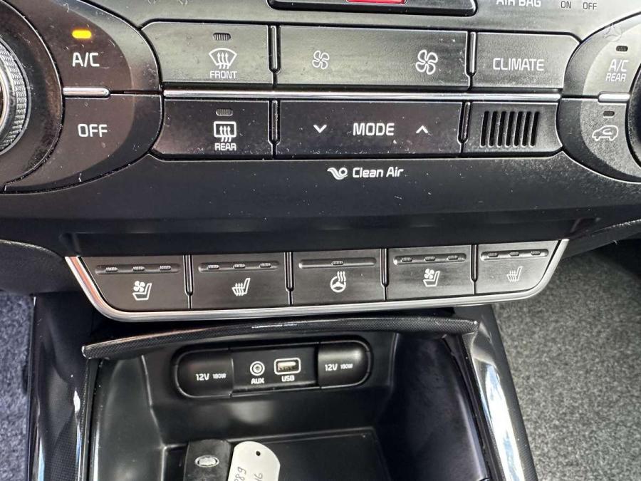 Melns Kia Sorento 2016 Alīta, ar dzinēja tilpumu 2.20 L un nobraukumu 188 tūkst. km par 15400 €, foto 24 vietnē AUTOMOTO.COM.LV