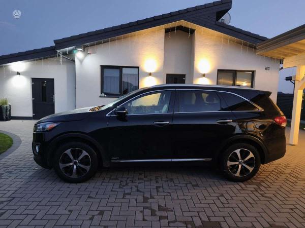 Black Kia Sorento 2016 in Klaipeda, with an engine capacity of 2.00 L and mileage of 105 thousand km for 5500 €, photo 5 on AUTOMOTO.COM.LV