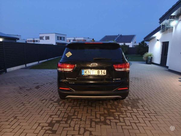 Black Kia Sorento 2016 in Klaipeda, with an engine capacity of 2.00 L and mileage of 105 thousand km for 5500 €, photo 7 on AUTOMOTO.COM.LV