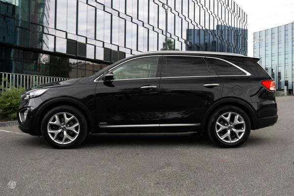 Black Kia Sorento 2016 in Vilnius, with an engine capacity of 2.20 L and mileage of 153 thousand km for 16200 €, photo 3 on AUTOMOTO.COM.LV