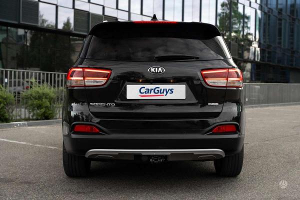 Black Kia Sorento 2016 in Vilnius, with an engine capacity of 2.20 L and mileage of 153 thousand km for 16200 €, photo 6 on AUTOMOTO.COM.LV