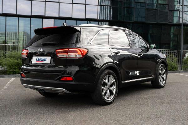 Black Kia Sorento 2016 in Vilnius, with an engine capacity of 2.20 L and mileage of 153 thousand km for 16200 €, photo 7 on AUTOMOTO.COM.LV