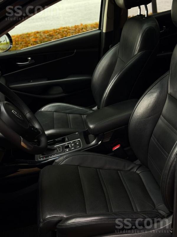 Kia Sorento 2016 Rīga vietnē Melns Kia Sorento 2016 Rīga, ar dzinēja tilpumu 2.20 L un nobraukumu 187 tūkst. km par 16599 €, foto 10 vietnē AUTOMOTO.COM.LV
