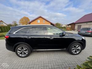 Black Kia Sorento 2017 in Silute, with an engine capacity of 2.20 L and mileage of 254 thousand km for 17500 €, photo 4 on AUTOMOTO.COM.LV