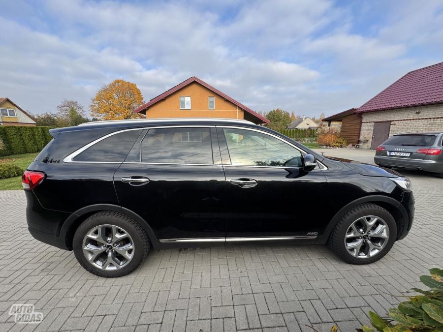 Black Kia Sorento 2017 in Silute, with an engine capacity of 2.20 L and mileage of 254 thousand km for 17500 €, photo 4 on AUTOMOTO.COM.LV