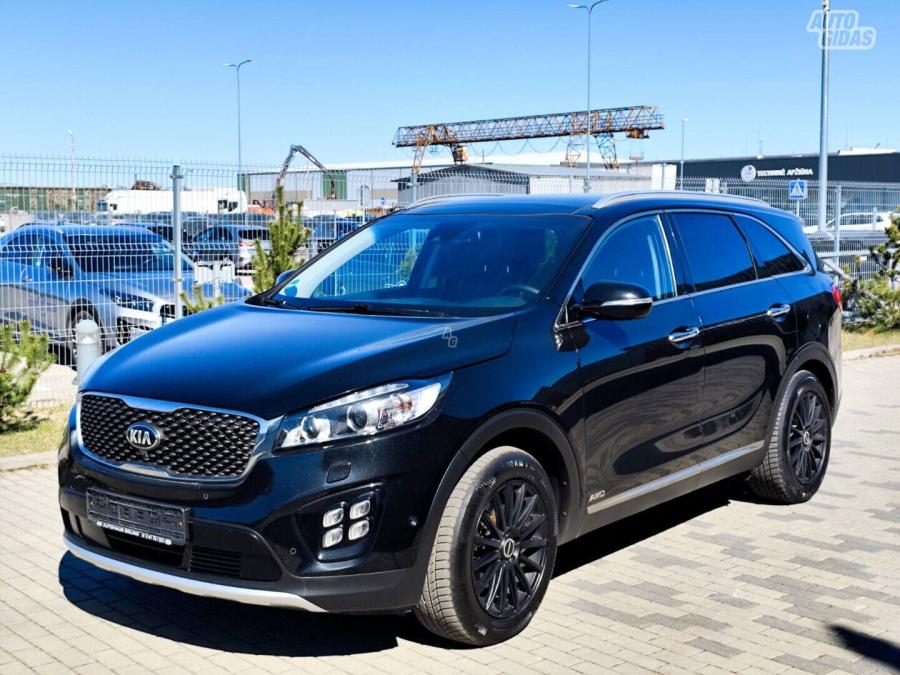 Black Kia Sorento 2017 in Siauliai, with an engine capacity of 2.20 L and mileage of 259 thousand km for 14900 €, photo 3 on AUTOMOTO.COM.LV