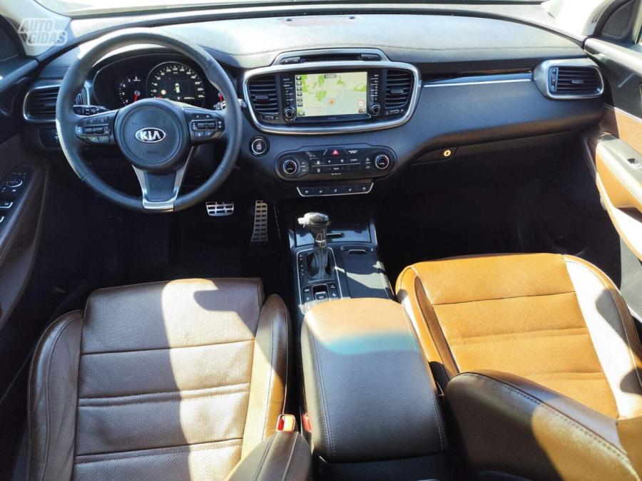 Black Kia Sorento 2017 in Siauliai, with an engine capacity of 2.20 L and mileage of 259 thousand km for 14900 €, photo 10 on AUTOMOTO.COM.LV